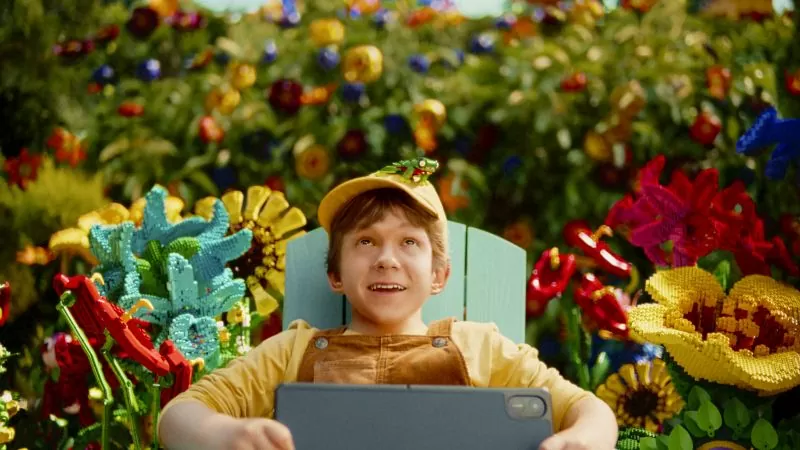 Tom Holland i jego bracia łączą siły z Grupą LEGO - OOH magazine